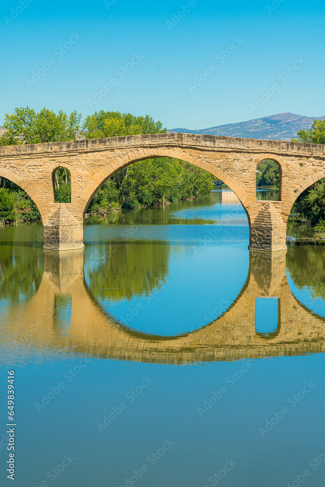 View of the famous bridge over the Arga River in Puente la Reina ...