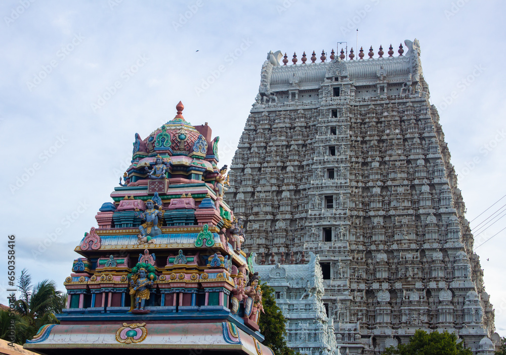 Poster Beautiful main entrance tower of Arulmigu Arunachaleswarar ...