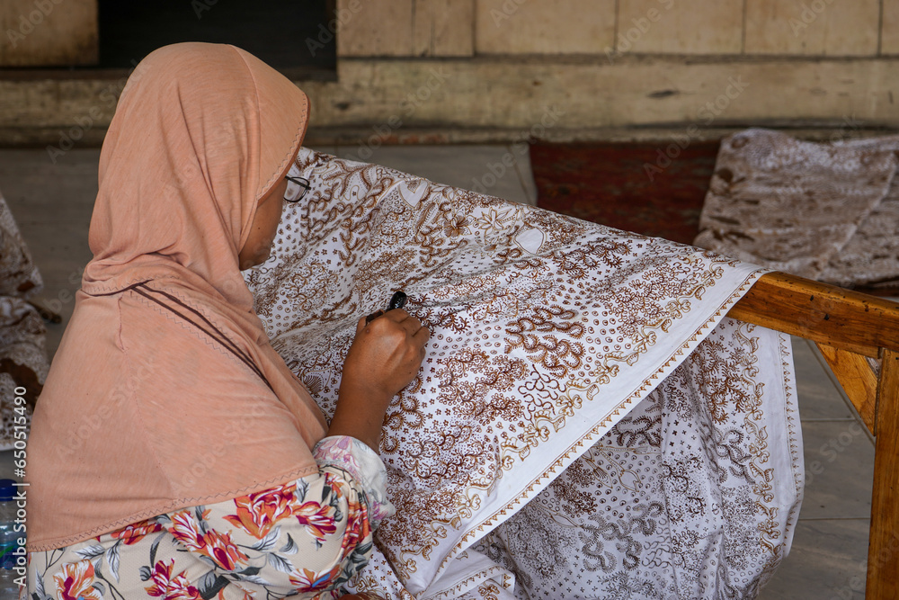 The technique of making batik by writing using a canting tool. Canting ...