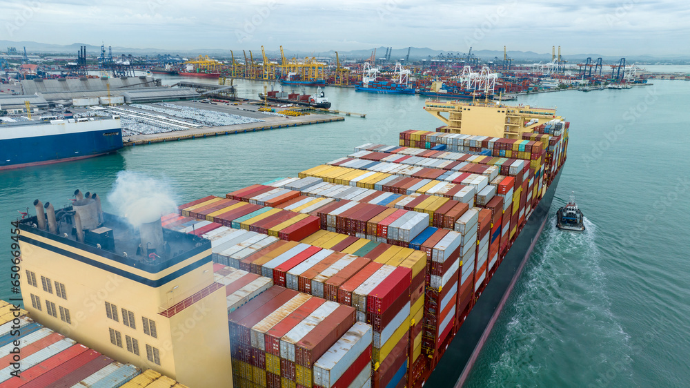 Smoke exhaust gas emissions carbondioxide from cargo lagre ship ...