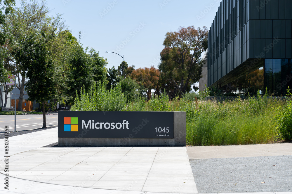 Microsoft Silicon Valley Corporate campus in Mountain View, California ...