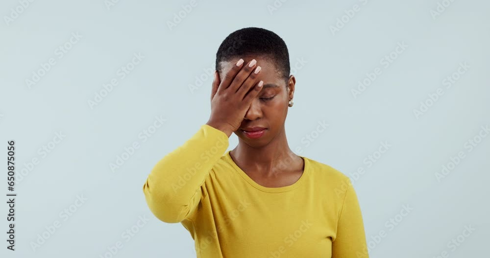 Vidéo Stock Facepalm, fail or mistake with a frustrated black woman in ...