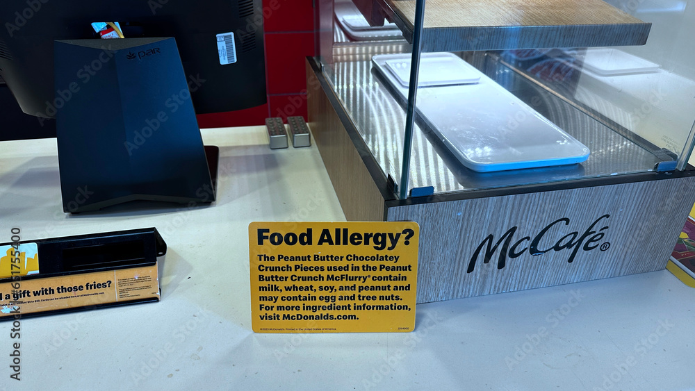 Foto de Tampa, Florida, USA - September 23, 2023 - McDonald's Food ...