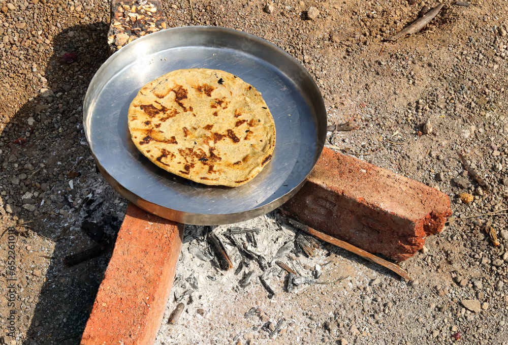 Open fire cooking in Gujarati village traditional sorghum ki roti or ...