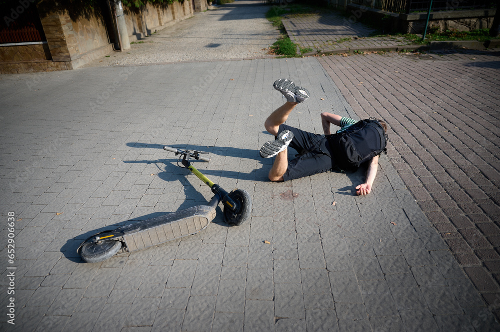 Man fell from an electric scooter and was injured. Active man broke his ...
