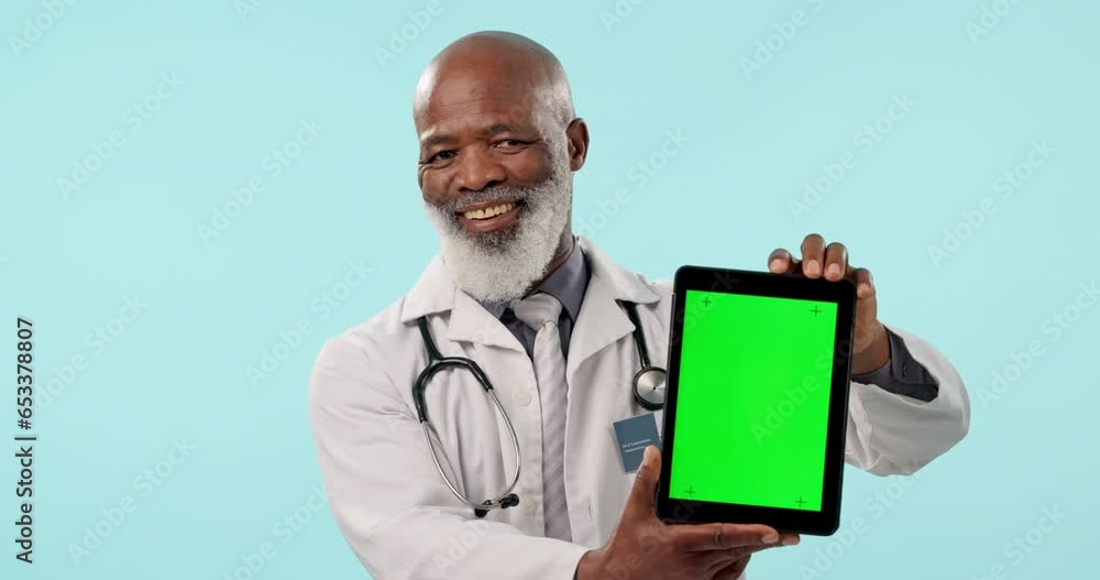 Vidéo Stock Doctor, green screen tablet and mature black man show ...