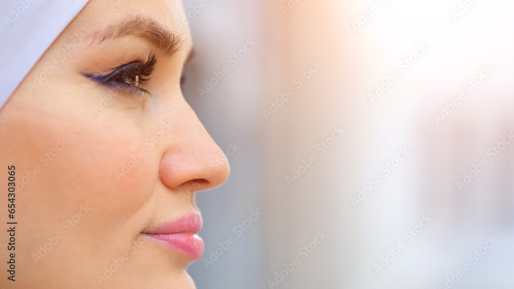 Muslim businesswoman face in profile standing with calm and relaxed ...
