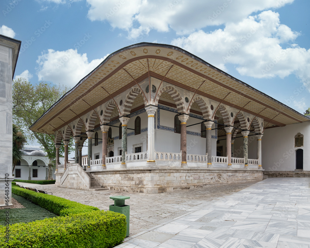 Audience Chamber, aka the Chamber of Petitions, in Topkapi Palace ...