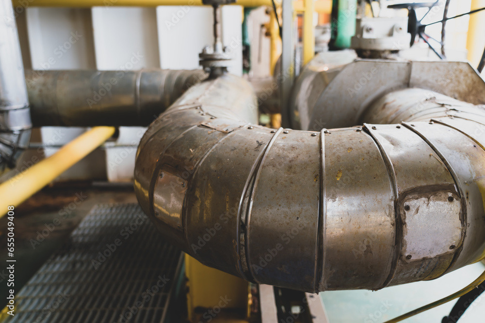 Heating medium oil pipeline protected with stainless steel insulation ...