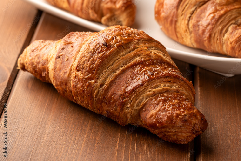 Foto de Cornetto, tipico croissant italiano ripieno di marmellata o ...