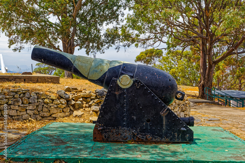 Muzzle loaded howitzer mounted on cast iron base at Lion Battery on ...