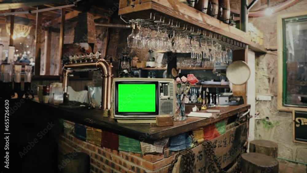 Stockvideo Old TV Green Screen Bar Counter Zoom In Vintage Television ...