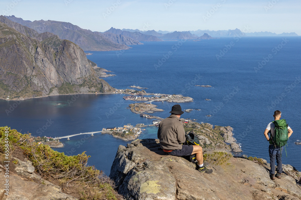 Hike to Reinebringen (via Sherpa steps) with a particularly great view ...