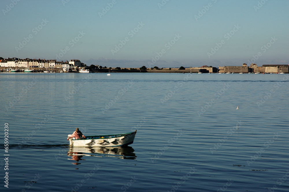 Barque de pécheur; le fort; le port; bateaux ; region Bretagne; Port ...
