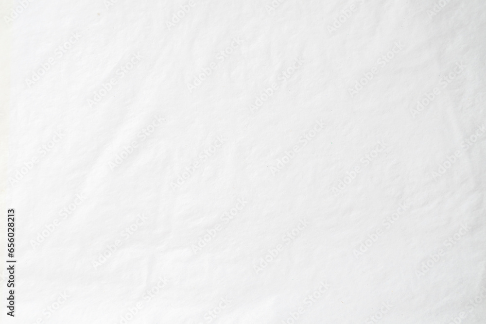 einfaches, simples Seidenpapier, Papier weiß mit leichten Knicken ...