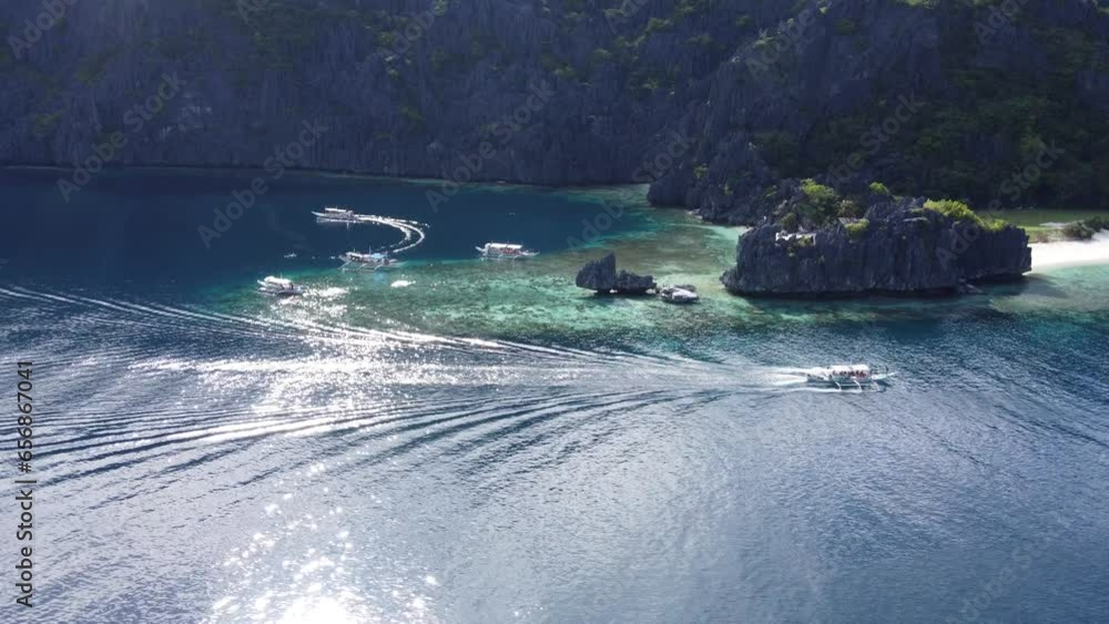 Tour boats Traffic at Star Beach - Tapiutan Island, part of Island ...