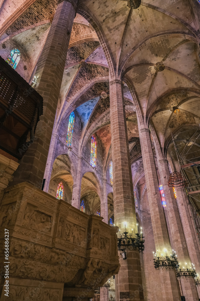 Impressive gothic style architecture inside main and side naves of ...