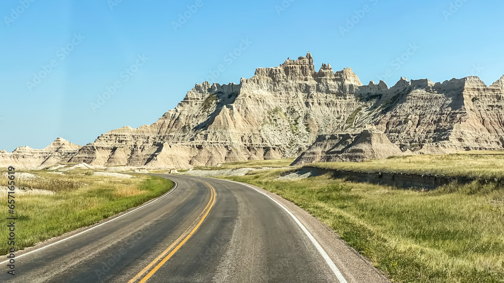 The Badlands Loop State Scenic Byway in Badlands National Park Stock ...