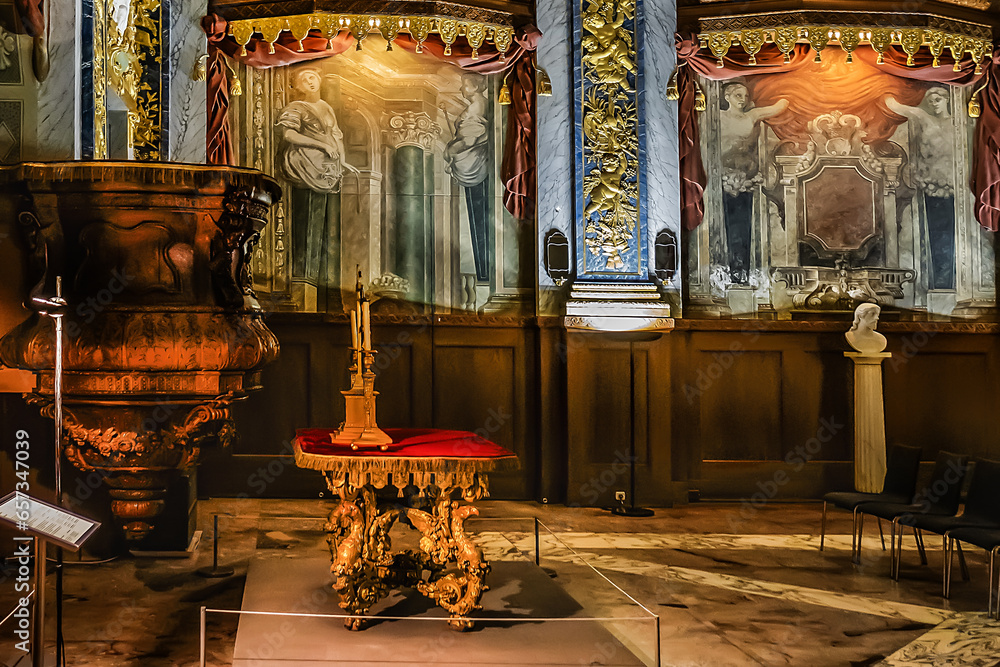 Impressive interior of 17th century Baroque Charlottenburg palace ...