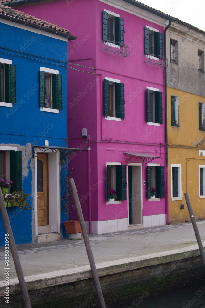 Colorful buildings on Burano island. Place to visit in Venice, Italy ...