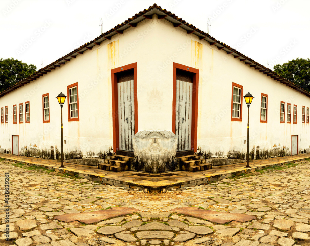 Cidade histórica de Goiás Velho com construções antigas , ruas de ...