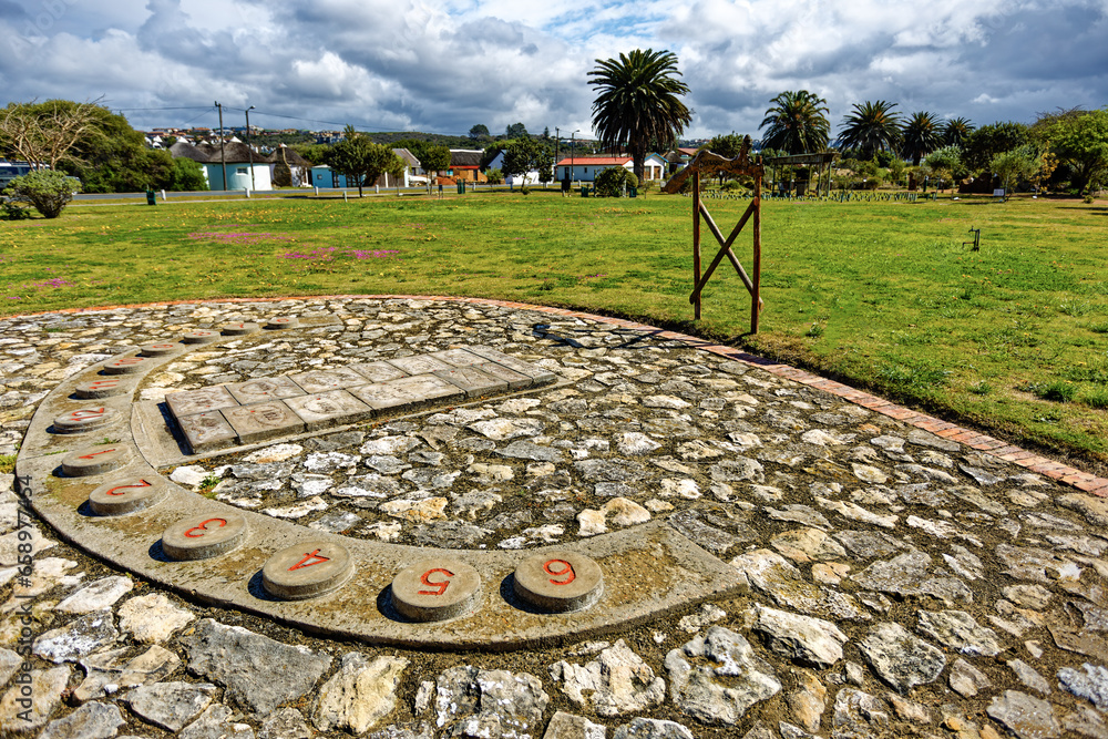 Description Unique sundial that uses viewer shadow to show time for any ...