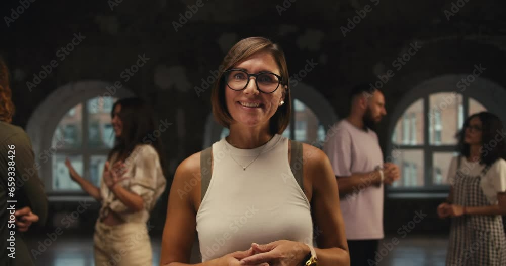 A girl psychologist with a bob hairstyle in glasses and a white T-shirt ...