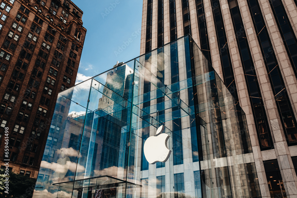 Modern stylish logo and glass entrance Apple Store building on Fifth ...
