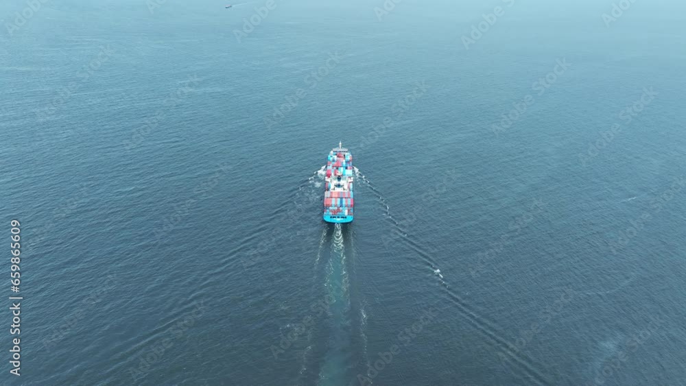 stern ship view Cargo Container ship with contrail in the ocean ship ...