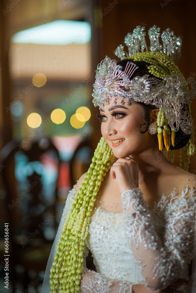 Amazing smiling bride. Traditional Javanese Bridal Portrait. Indonesian ...