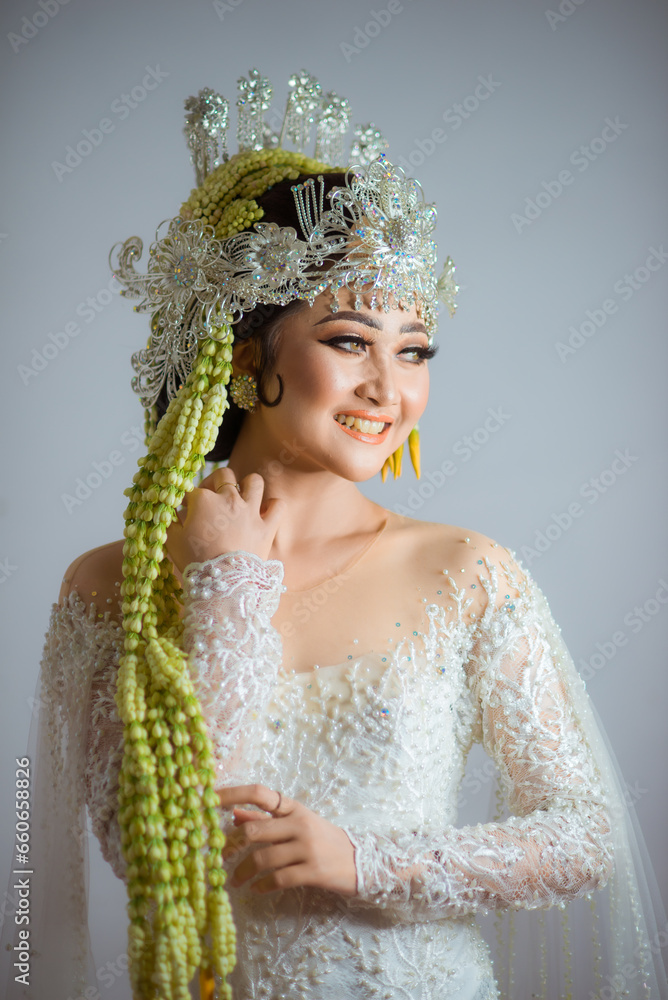 Amazing smiling bride. Traditional Javanese Bridal Portrait. Indonesian ...