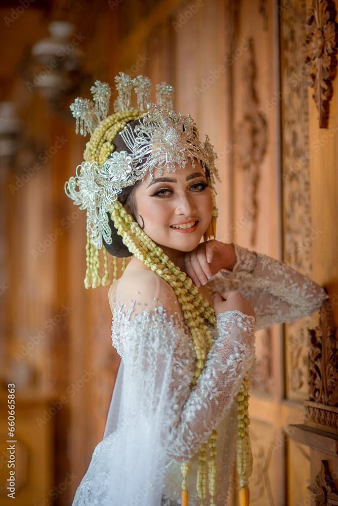 Amazing smiling bride. Traditional Javanese Bridal Portrait. Indonesian ...