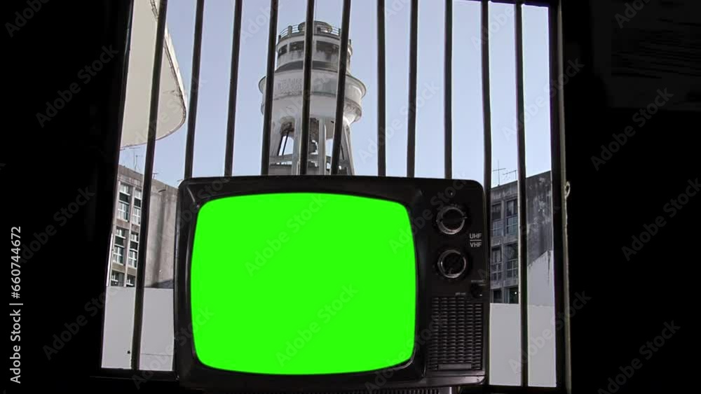 Vidéo Stock Old Television Set Turning On Green Screen with Prison Cell ...