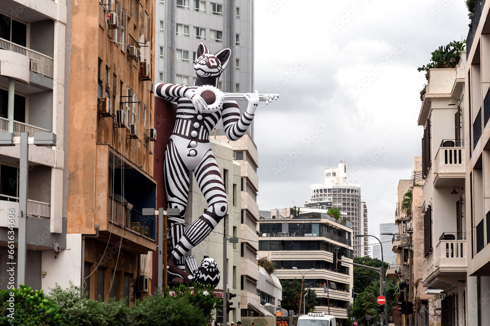 Inflatable statue installed on the entrance of Imperial Hotel in Tel Aviv, designed by Pilpeled ...
