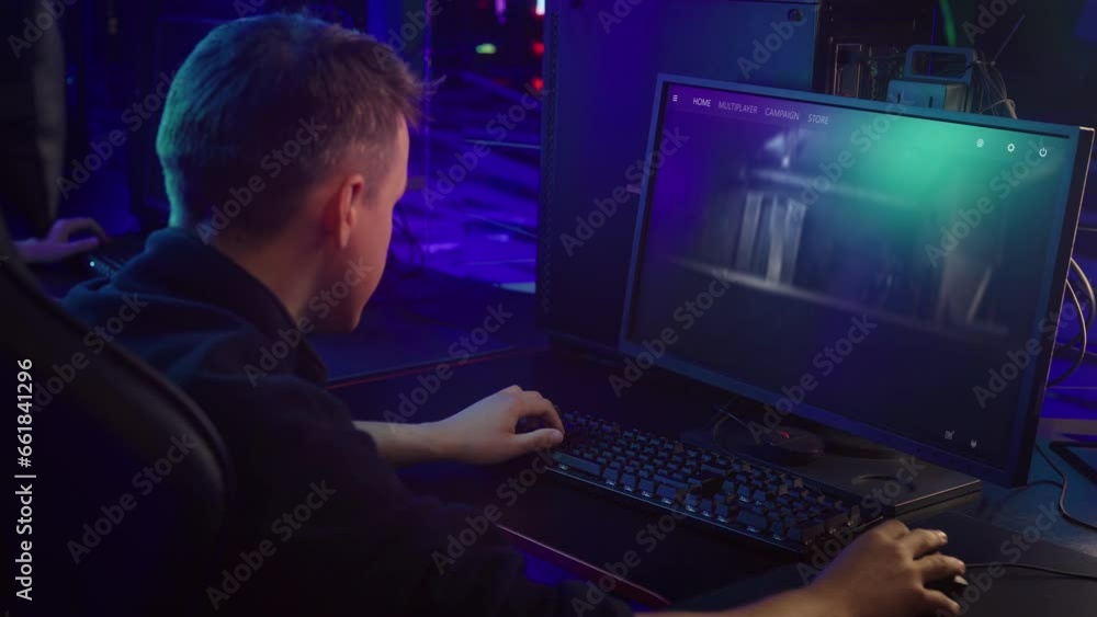 Choosing the military soldier to complete the action shooter gaming ...