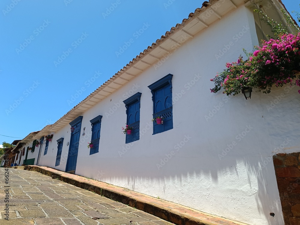 Espacios y calles coloniales de los mejores y mas antiguos pueblos del ...