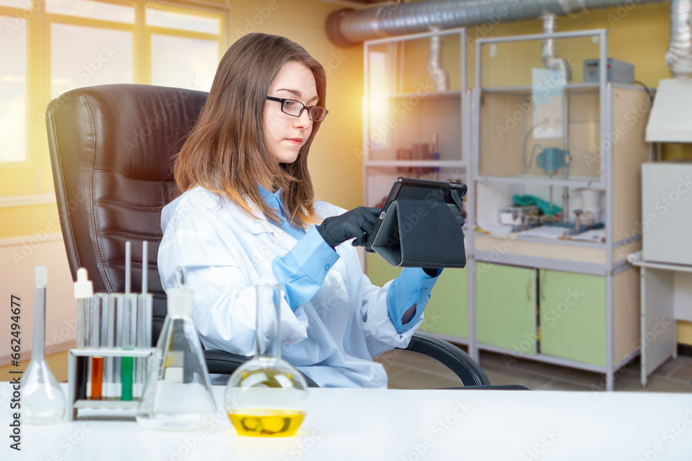 Foto de Female factory laboratory assistant. Girl chemist with tablet ...