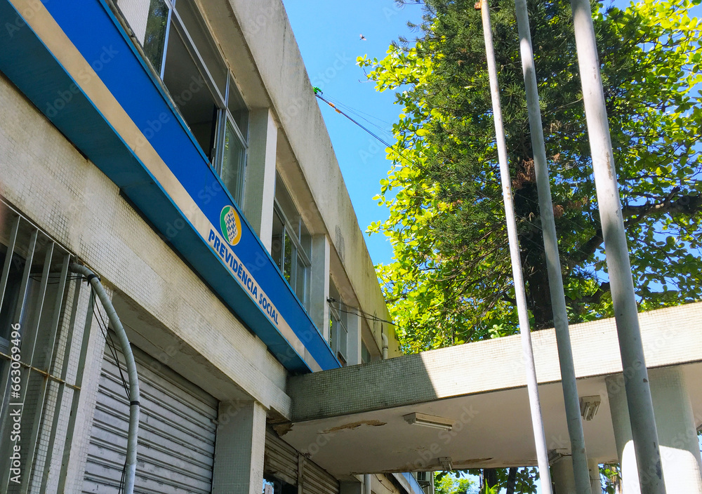 Brazilian Social Security: External view of the building that ...