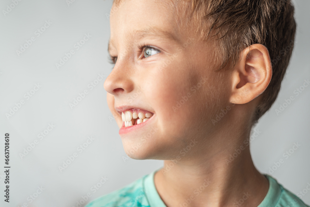 The child shows baby teeth. Pediatric dentistry and periodontology ...