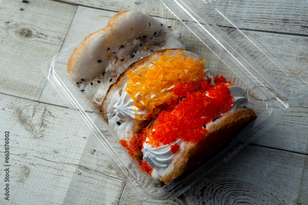 "Khanom tang taek" is a delicious and popular Thai street food snack ...