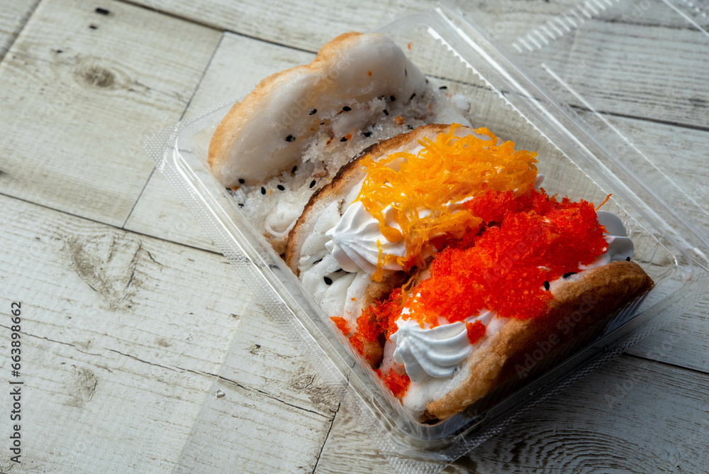 "Khanom tang taek" is a delicious and popular Thai street food snack ...