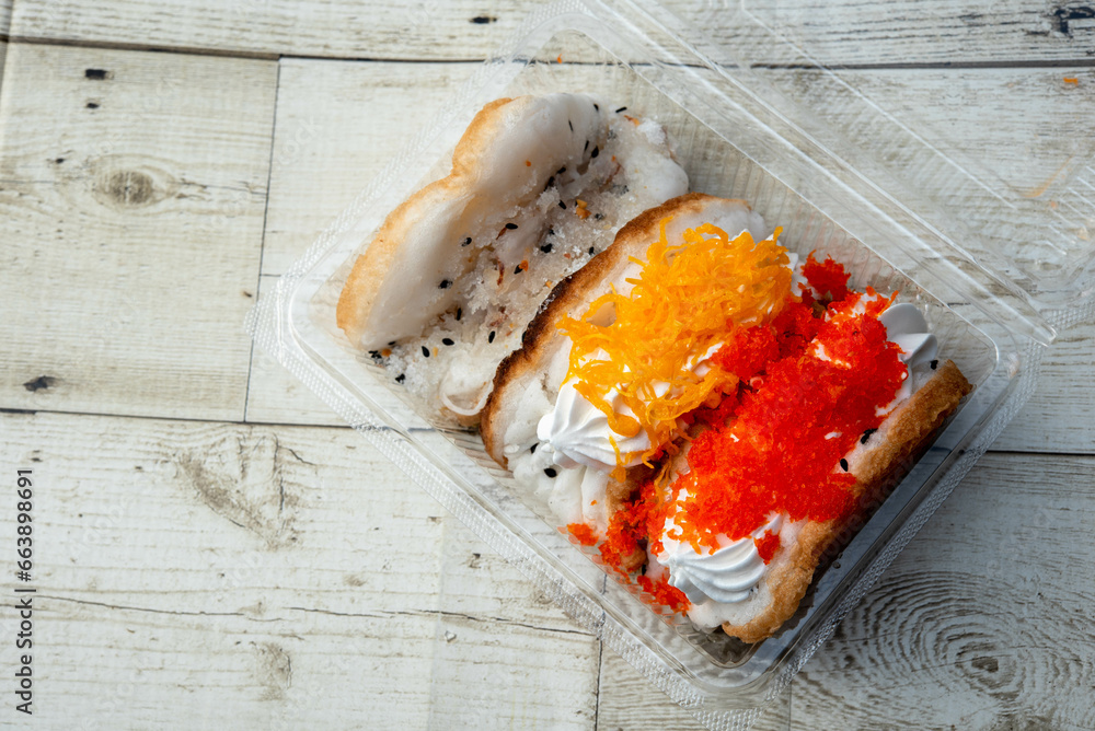 "Khanom tang taek" is a delicious and popular Thai street food snack ...