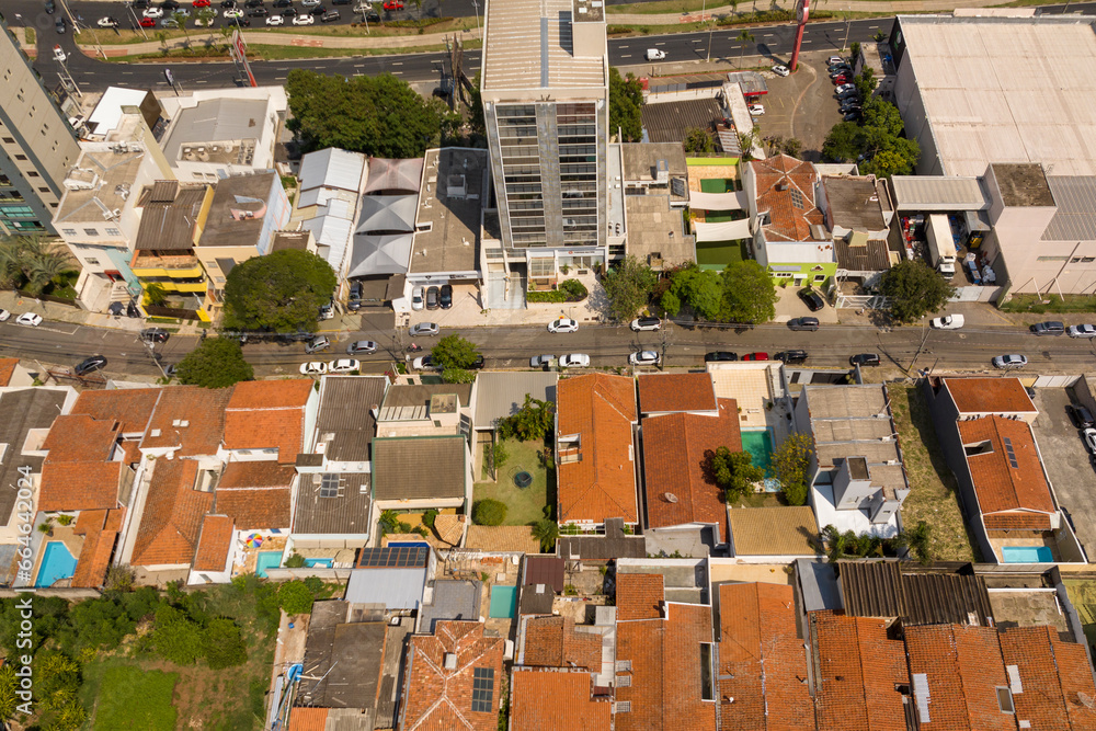 Foto aérea do bairro de Cambuí em Campinas, maior cidade no interior de ...