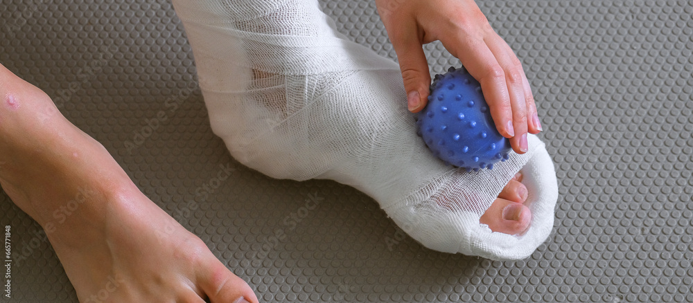 Myofascial release,Massaging fascia calf muscles with myofascial roll ...