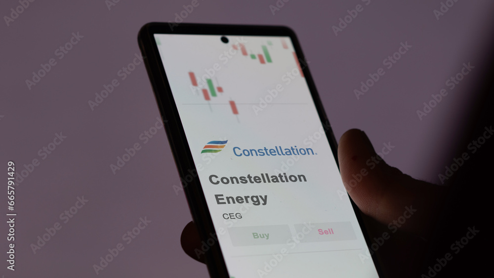 Foto de The logo of Constellation Energy on the screen of an exchange ...