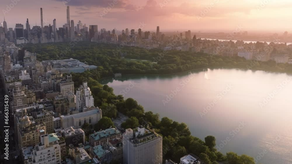 Green urban Central park aerial. 4K epic panorama of Manhattan. New ...