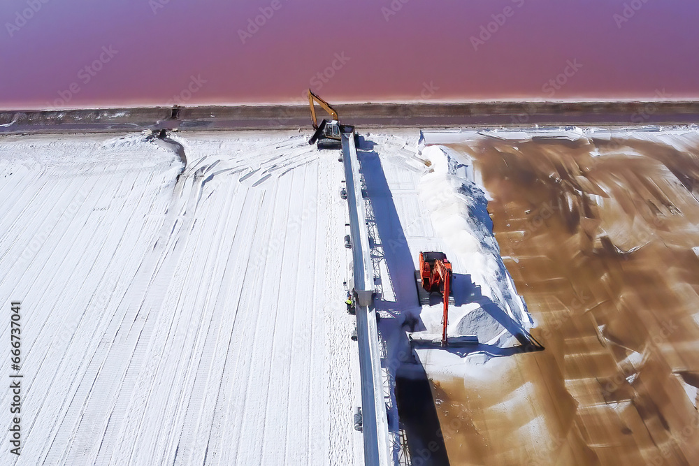Fotka „Huelva, Spain - October 21, 2023: Salt collection in the ...