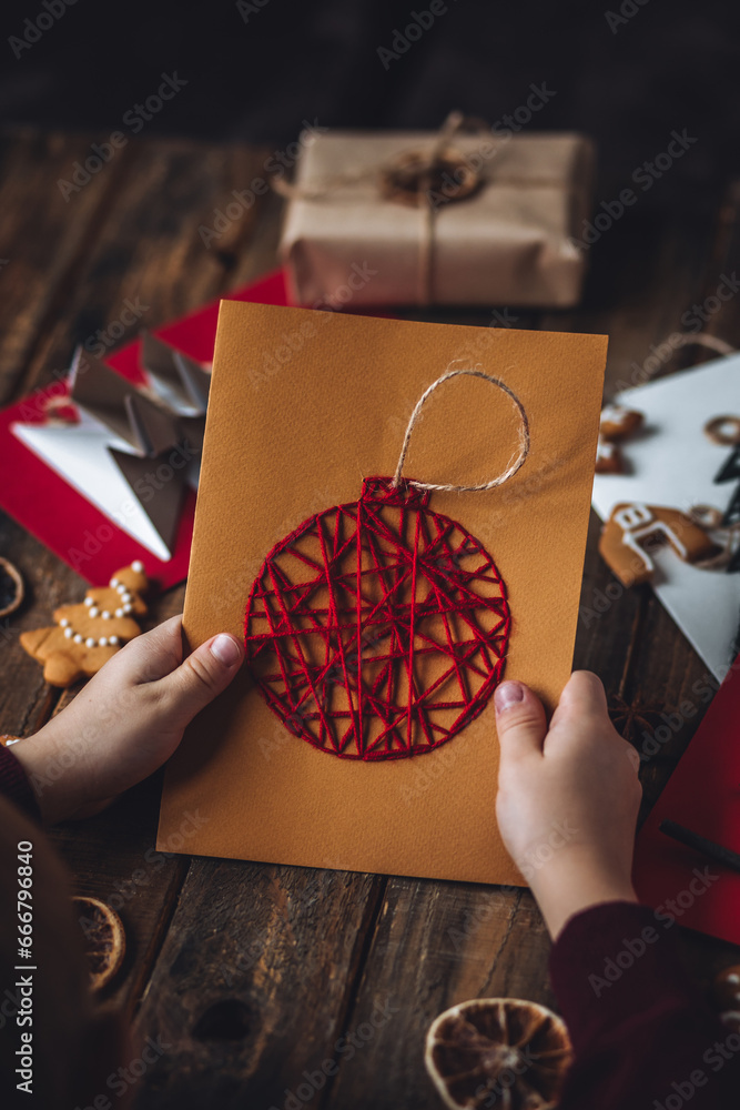 Idea for easy Christmas do it yourself crafts for kids to make. Child's ...