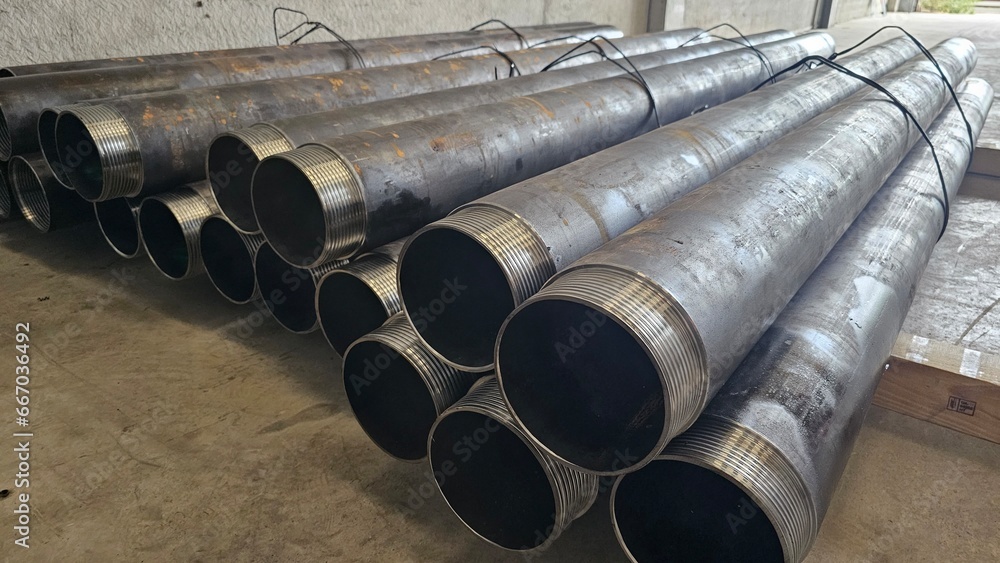 Tubos de acero roscados. Rosca macho. Stock Photo | Adobe Stock