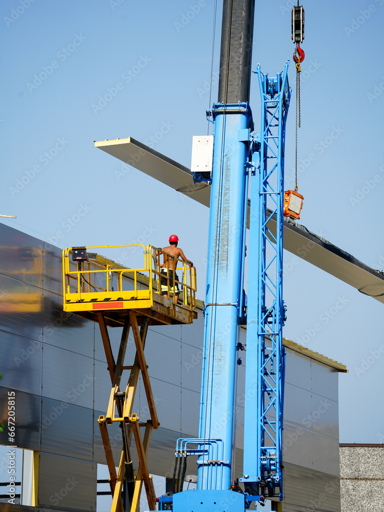 Sandwich panels wall and roof assembly using telescopic boom crane and ...